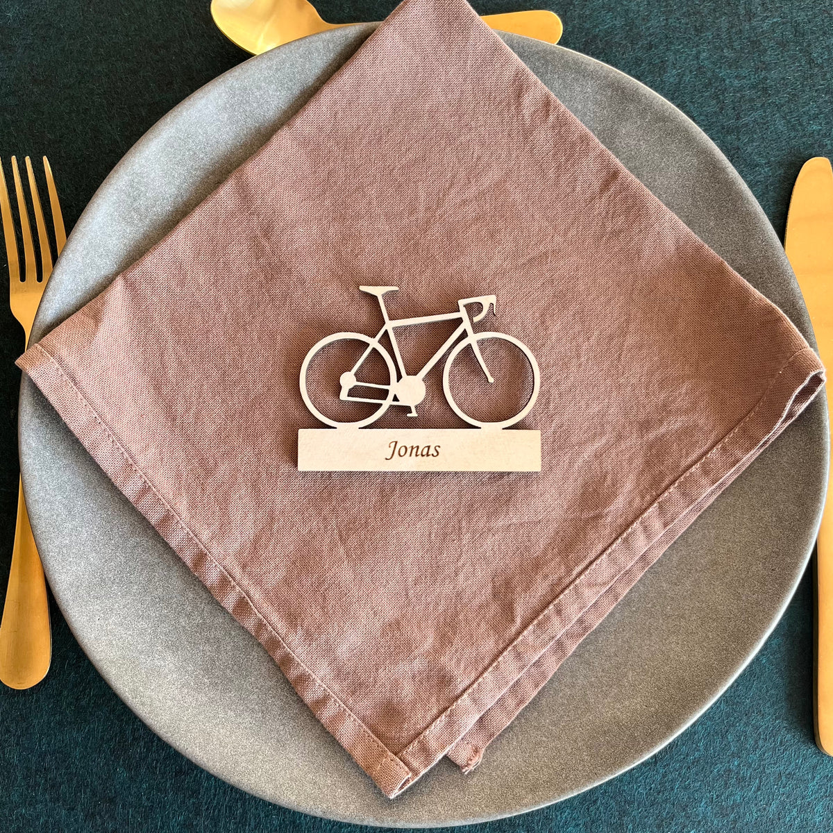 Bordkort med graveret navn | Cykel | Flere varianter – STERNLUND